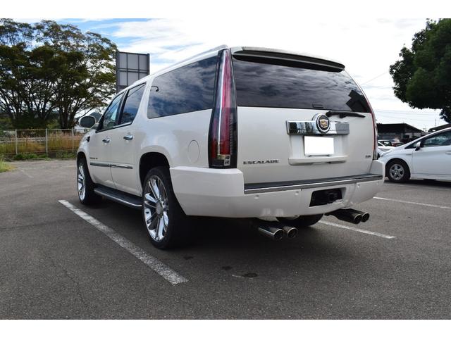 キャデラック キャデラックエスカレード クライメイトESVロング 07yモデル プラチナム仕様（LEDヘッドライト．24インチAW）現行仕様テールレンズ CROSS4本出マフラーの中古車｜グー ...