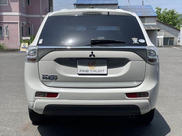 三菱 アウトランダーPHEV Gプレミアムパッケージ 衝突軽減ブレーキ 純正SDナビ フルセグTVの中古車｜グーネット中古車