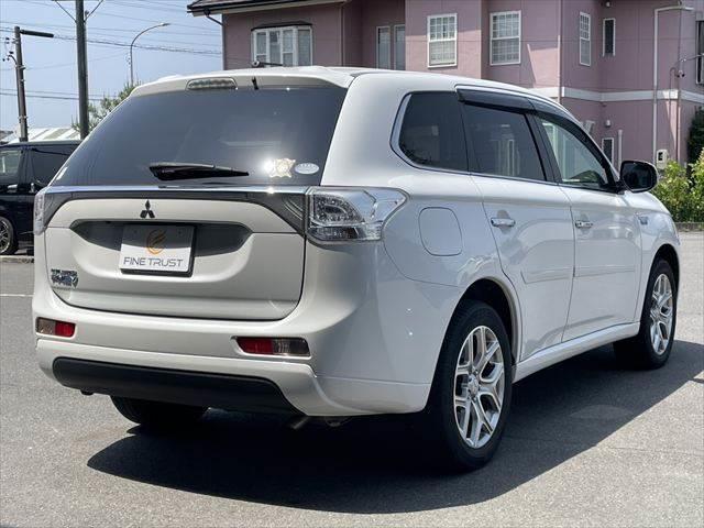 三菱 アウトランダーPHEV Gプレミアムパッケージ 衝突軽減ブレーキ 純正SDナビ フルセグTVの中古車｜グーネット中古車