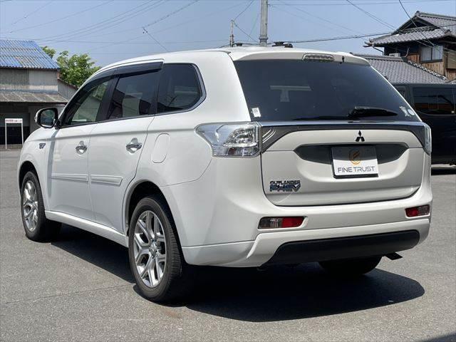 三菱 アウトランダーPHEV Gプレミアムパッケージ 衝突軽減ブレーキ 純正SDナビ フルセグTVの中古車｜グーネット中古車