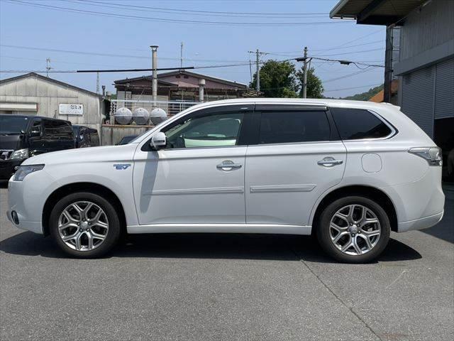 三菱 アウトランダーPHEV Gプレミアムパッケージ 衝突軽減ブレーキ 純正SDナビ フルセグTVの中古車｜グーネット中古車