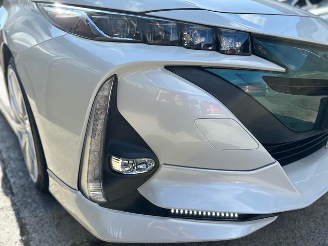 プリウスPHV（トヨタ）Sナビパッケージ 修復歴無 禁煙 2年保証付 TRDエアロF／S／R 社外R19アルミ新品 ローダウン 11．6型純正ナビ フルセグTV バックカメラ ETC エンジン ...
