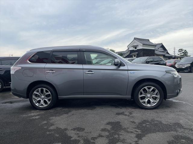 三菱 アウトランダーPHEV Gナビパッケージ QCツキ 保証付 レーダークルーズコントロールの中古車｜グーネット中古車