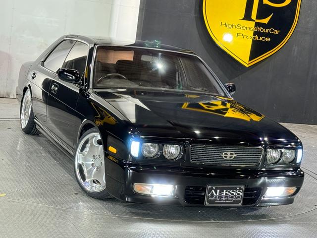 日産 セドリック グランツーリスモ Y32後期モデル JICフルタップ車高調 AMEシャレン18インチの中古車｜グーネット中古車