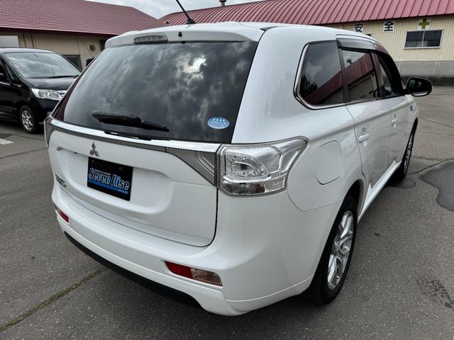 アウトランダーPHEV（三菱）Gセーフティパッケージ 4WD 保証付 最長3年保証 事故無 Tチェーン 社外SDナビ CD DVD フルセグ Bluetooth Bカメラ ETC プッシュ ...