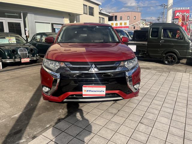 三菱 アウトランダーPHEV GセーフティP4WD☆SD全方位カメラ☆後席モニター☆サンR ☆後期スタイリングパッケージ Eアシスト OPサンルーフ＆レザーシートの中古車｜グーネット中古車