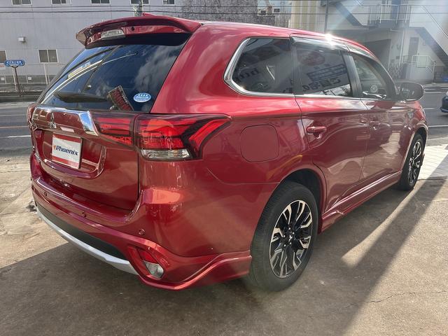 三菱 アウトランダーPHEV GセーフティP4WD☆SD全方位カメラ☆後席モニター☆サンR ☆後期スタイリングパッケージ Eアシスト OPサンルーフ＆レザーシートの中古車｜グーネット中古車