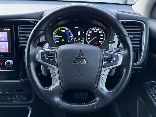 三菱 アウトランダーPHEV Gプラスパッケージ サンルーフ ハーフレザーシート BSMの中古車｜グーネット中古車