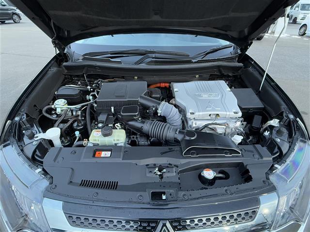 三菱 アウトランダーPHEV Gプラスパッケージ サンルーフ ハーフレザーシート BSMの中古車｜グーネット中古車