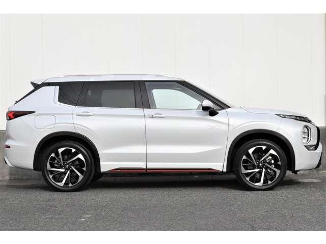 三菱 アウトランダーPHEV P ラリーアートガーニッシュPKG サンルーフ パノラマSRの中古車｜グーネット中古車