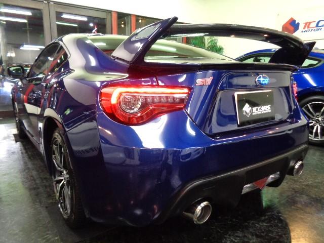 スバル BRZ R 後期型ラピスブルーパールカラー後期専用エアロ大型リアスポD4S－BOXERエンジン6MT2本出しマフラーVSCコントロールTRACKモード後期アルミLEDウインカブラック ...