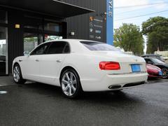 フライングスパー ホワイト系(白)の中古車を探すなら【グー フライングスパー ホワイト系(白)の中古車を探すなら【グー
