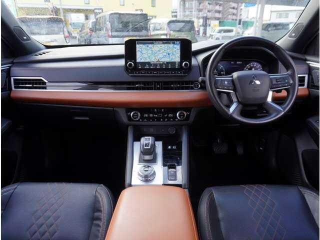 アウトランダーPHEV（三菱）P サンルーフ ナビ ETC2．0 全方位カメラ BOSE パノラマSR 電動Rゲート 地デジ Sヒーター 寒冷地 LED ABS 本革シート オートクルーズ ...