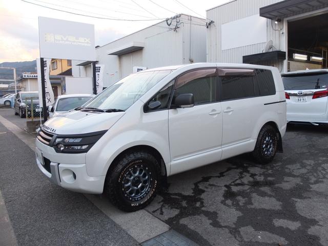 三菱 デリカD：5 M MKW M204 コヨーテブロンズとドライグレーのバイカラーの中古車｜グーネット中古車