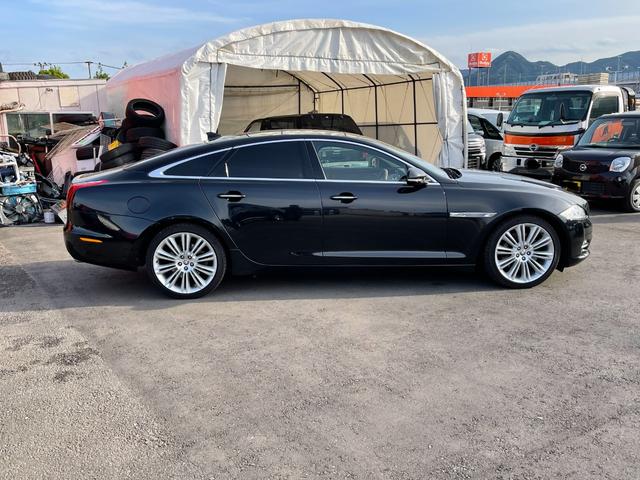 ジャガー XJXJ ラグジュアリーの中古車 車体価格270万円 2012(平成24)年式 走行4.7万キロ 車体色ブラック 福岡県福岡市西区 ...