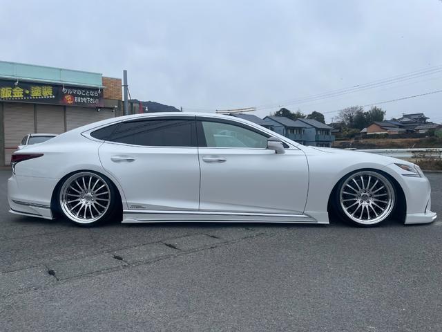 LS（レクサス）LS500h Iパッケージ ブレーンエアロ・社外エアサス・カールソン21インチAW・サンルーフ・黒革エアーシート・マークレビンソン・パワートランク・イージークローズドア・全方位 ...