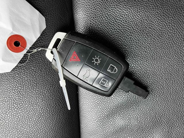 V50（ボルボ）2．0eアクティブプラス 革シート パワーシート ETC CD USB ミュージックプレイヤー接続可 HIDヘッドライト フォグライト オートエアコン シートヒーター キーレス ...