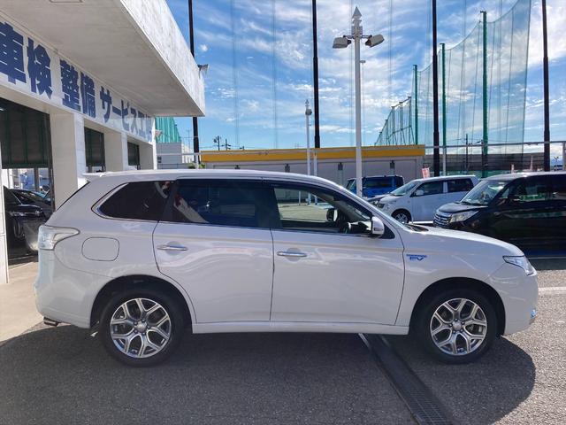 三菱 アウトランダーPHEV GナビパッケージQC付☆ワンオーナー☆メーカーナビ☆試乗OK QC付☆ワンオーナー☆サンルーフ☆FCM☆アダプティブクルーズコントロール☆電動リアゲート☆ハーフ ...