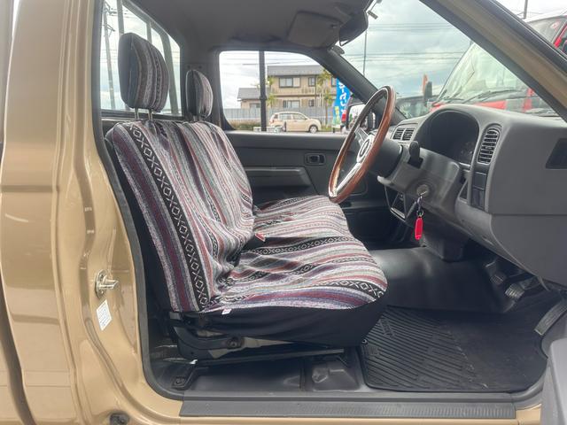 日産 ダットサントラック ベージュカラー全塗装 FJクルーザー4V6 NARDIステアリングの中古車｜グーネット中古車