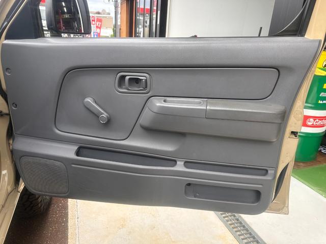 日産 ダットサントラック ベージュカラー全塗装 FJクルーザー4V6 NARDIステアリングの中古車｜グーネット中古車