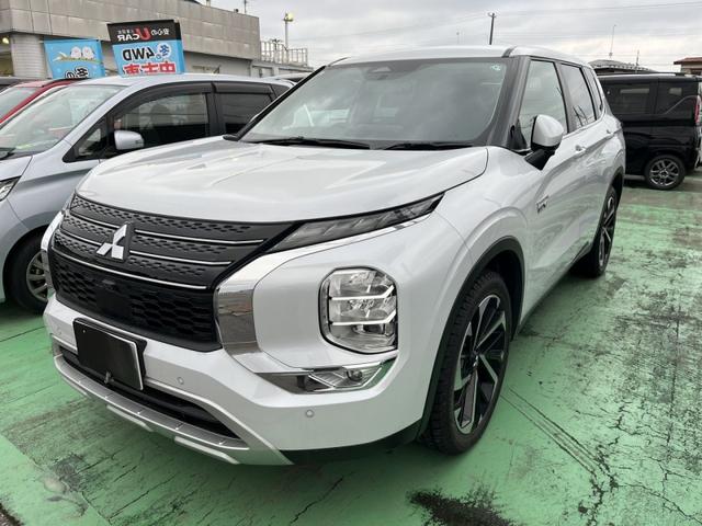 三菱 アウトランダーPHEV G (7人乗り)の価格・性能・装備・オプション（2024年10月31日発売） 価格.com