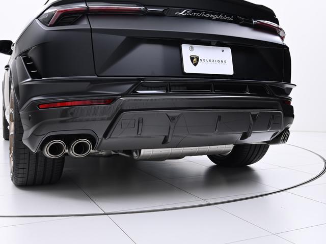 ウルス(ランボルギーニ)ペルフォルマンテ 4WD Nero ウルス(ランボルギーニ)ペルフォルマンテ 4WD Nero