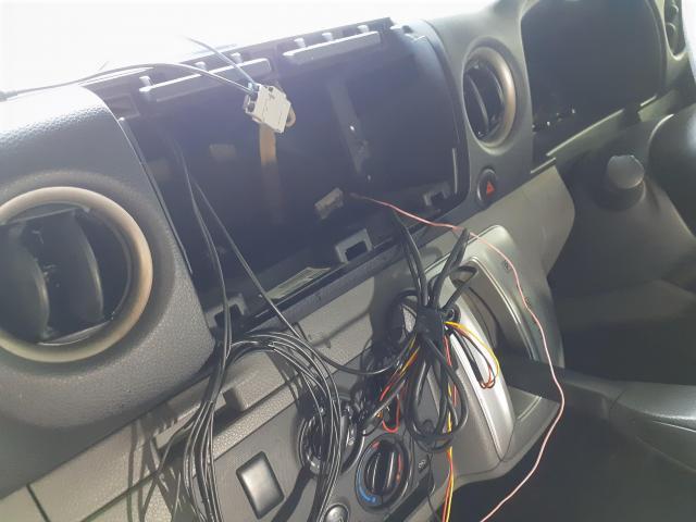 H25年式 日産 VR2E26 NV350キャラバン ドライブレコーダー取付け カーナビ取付け 電装部品取付け フィルム施工 ミズタニ自動車 加西市 加東市 西脇市 三木市 加古川市 姫路市 ...